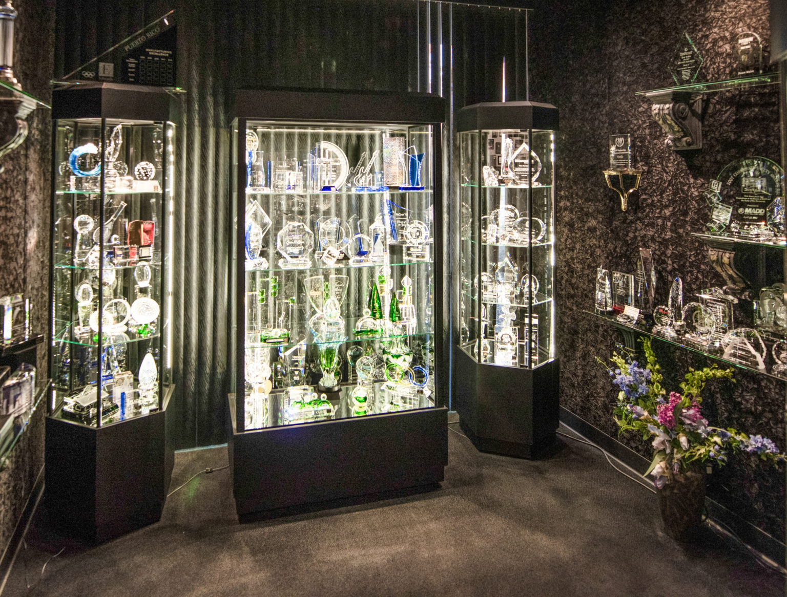 How to Order Custom Trophies Online | Tustin Awards